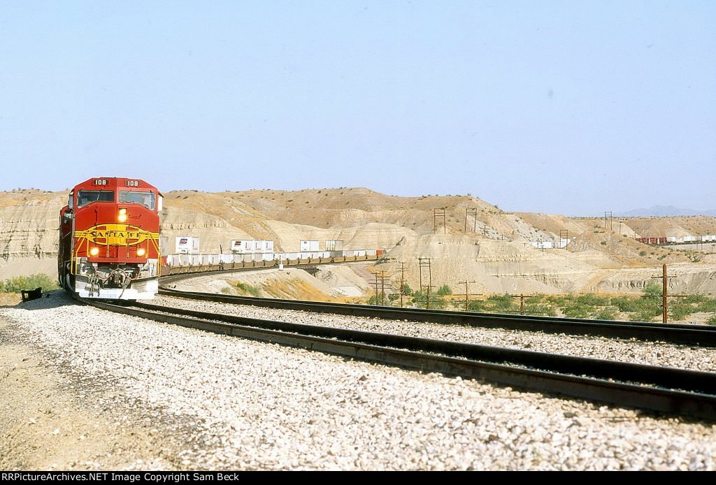 ATSF 108, 126, 571, and 521 Eastbound